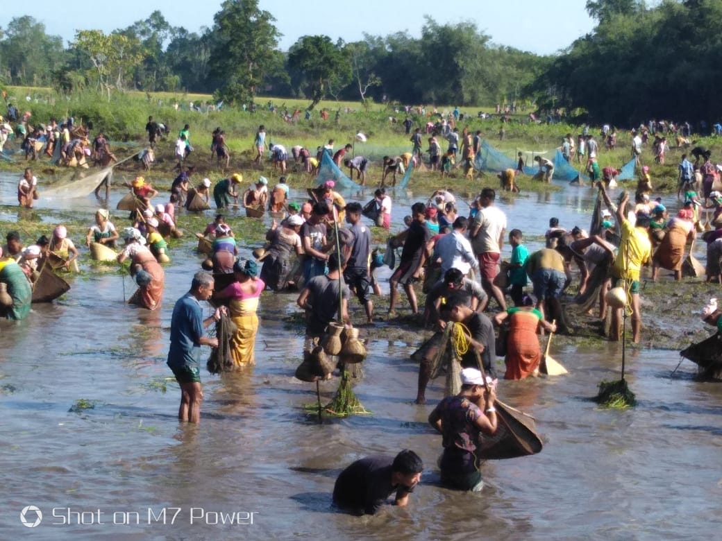 Community fishing at Samoka River in Kokrajhar | Assam Times