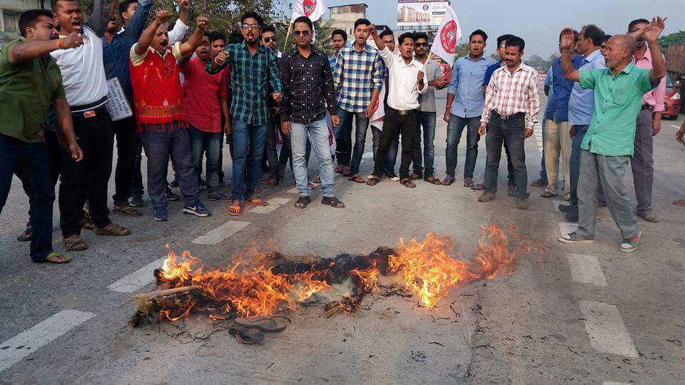 AASU blocks road in Raha | Assam Times
